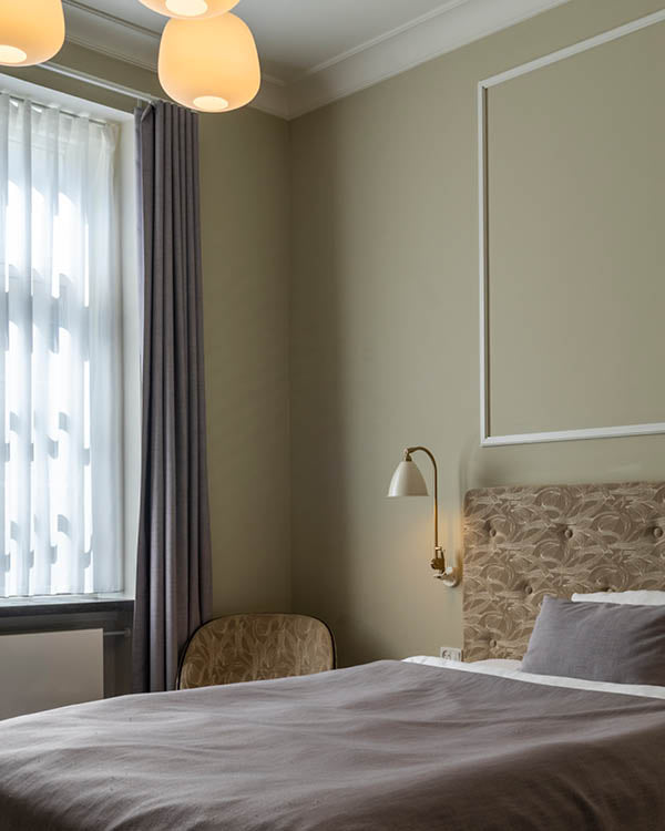 BUSINESS ROOMS